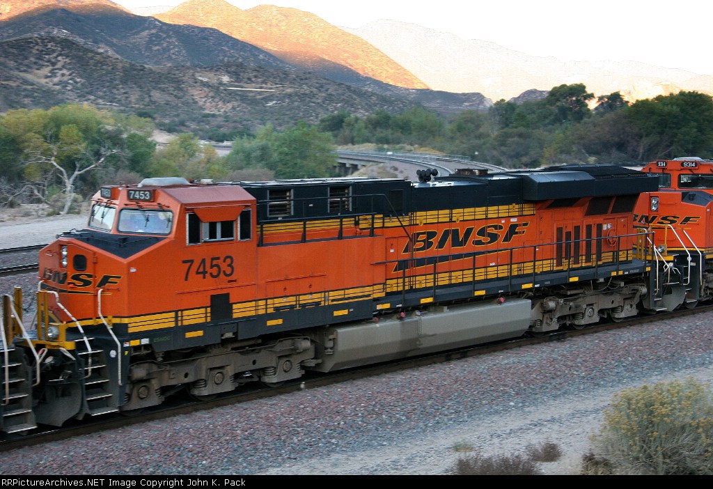 BNSF 7453